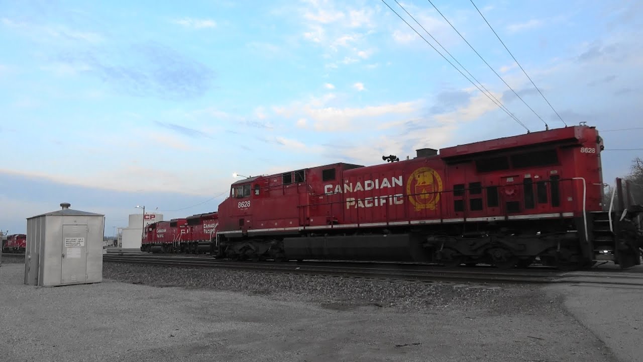 CP 8628 w/ UP & KCS Power, Davenport, IA 12/8/22 - YouTube