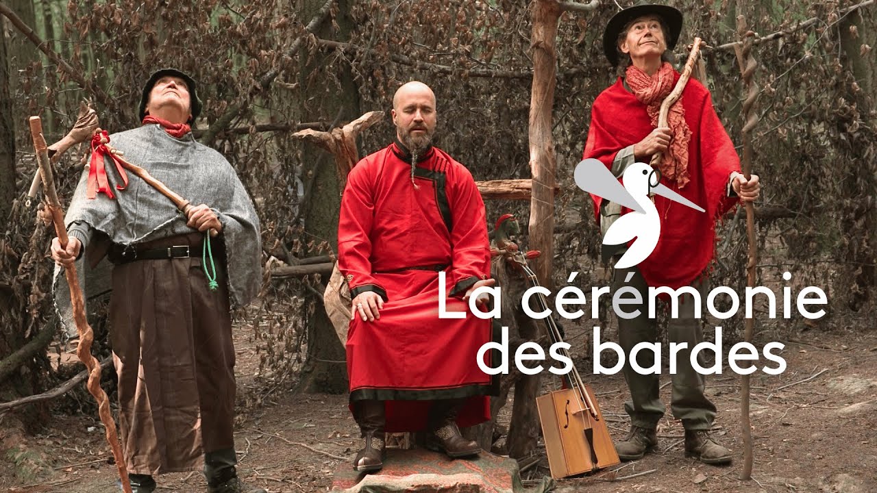 Insolite : immersion dans une cérémonie secrète de bardes - YouTube