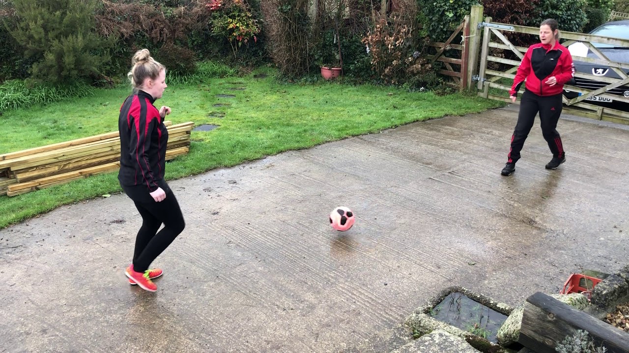 KS2 Passing a Football Week 5 - YouTube