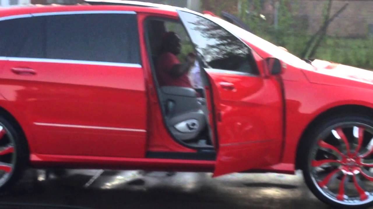 Mercedes Benz R500 on 26" Forgiato Infernos - YouTube