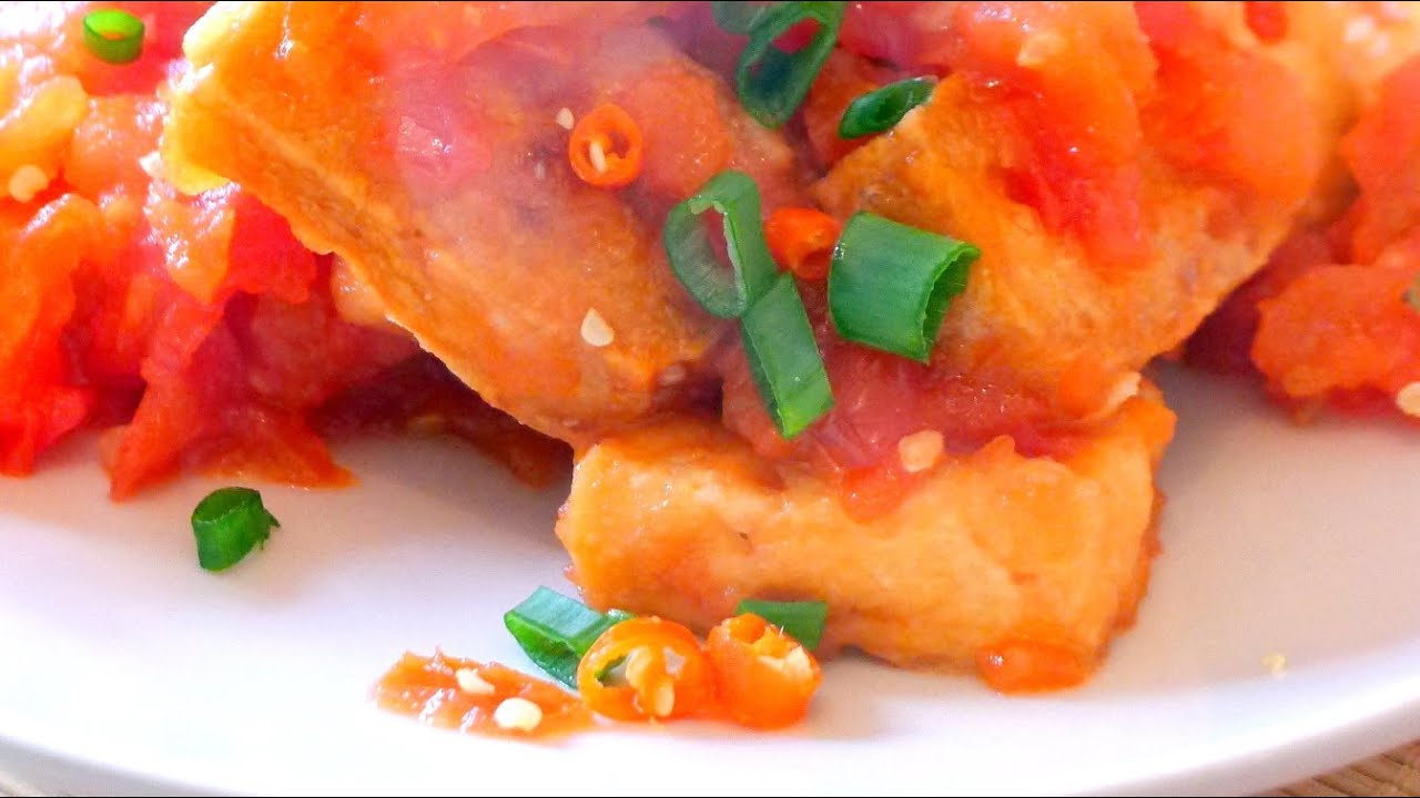 Fried Tofu in Tomato Sauce - Dau phu sot ca chua | Helen's Recipes ...