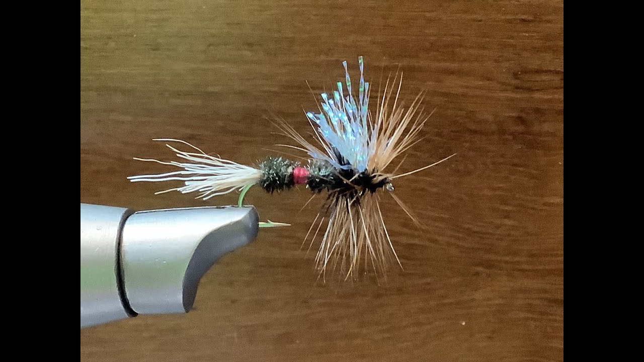 Fly tying the Flash Wing Royal - YouTube