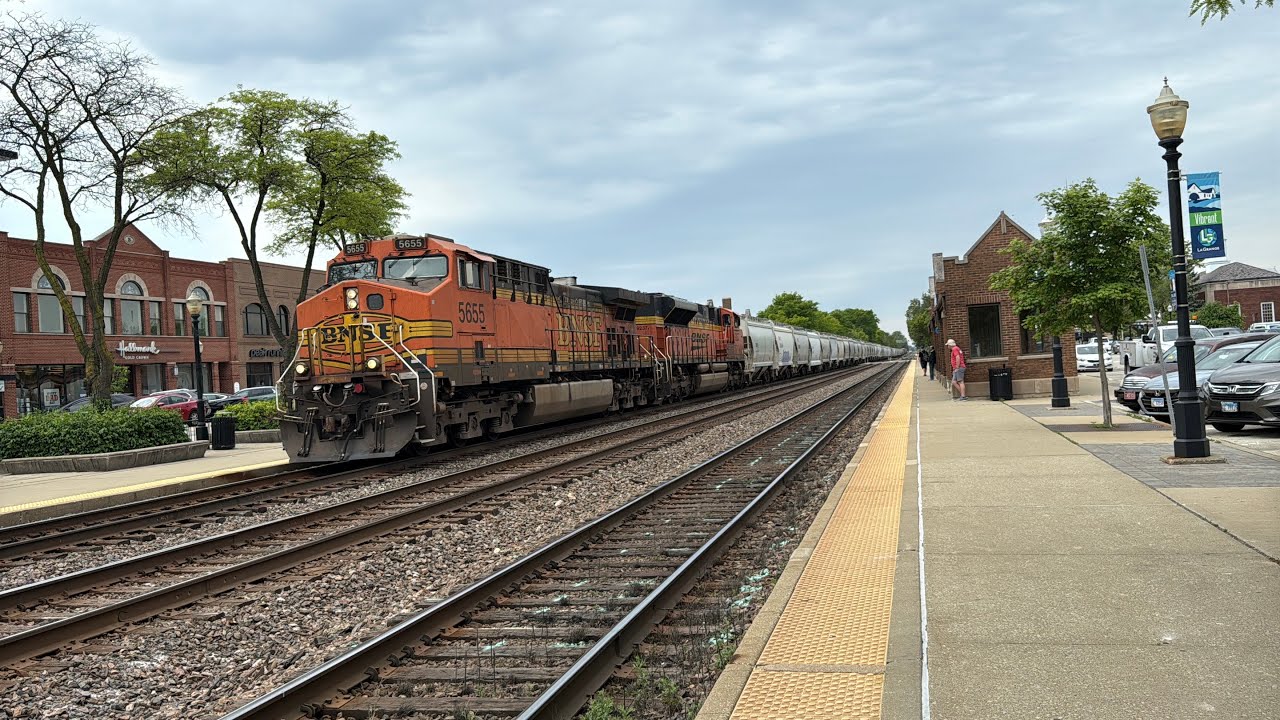 BNSF H2AC44 Leads BNSF RCHI457 And Outbound Metra Train #1227 At ...