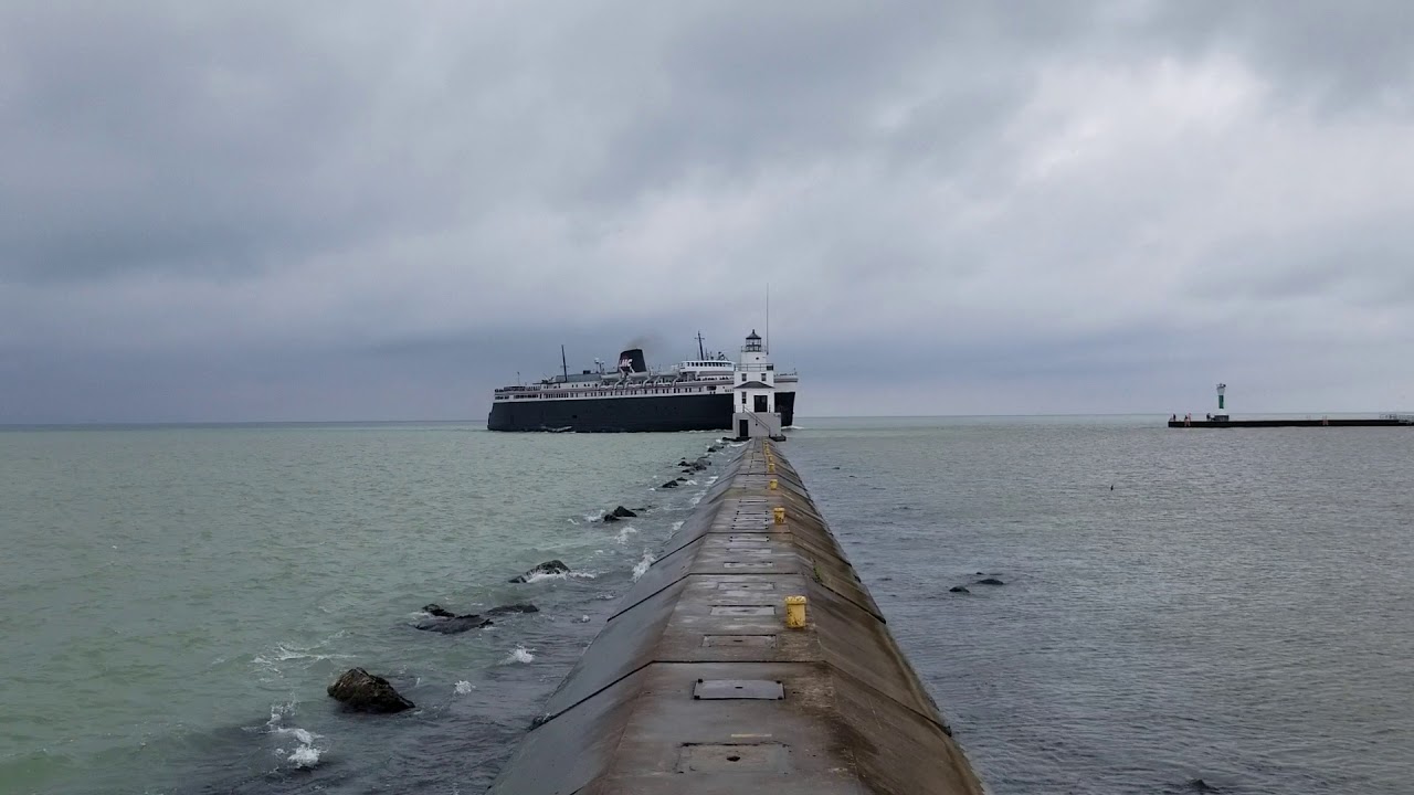 Badger car ferry arrives in Manitowoc, WI - YouTube
