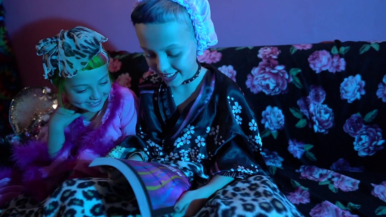 Our Manic Minis, Tiny Bangs read Tish & Snooky's Book, Manic Panic ...