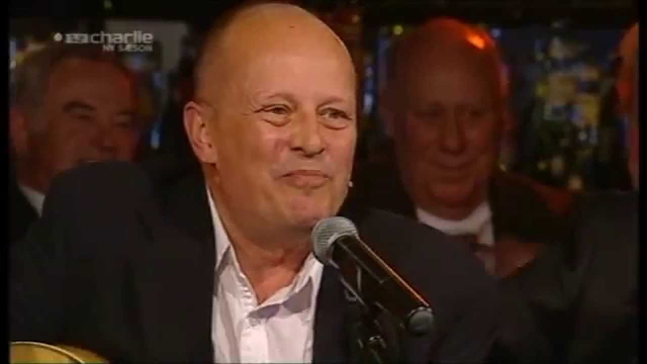 Walk, mand! / Hardinger/Thorup m.fl. - YouTube