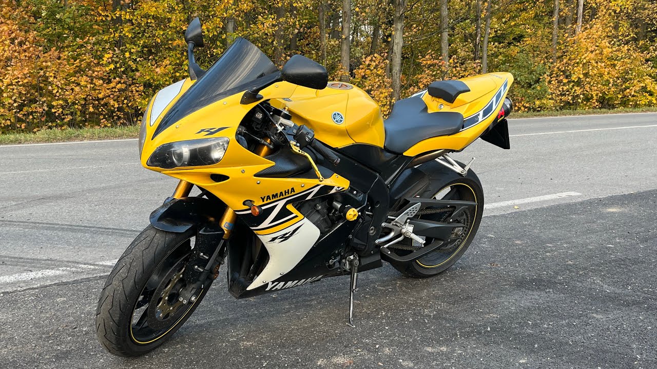 Yamaha R1 exhaust sound two akrapovic and acceleration - YouTube