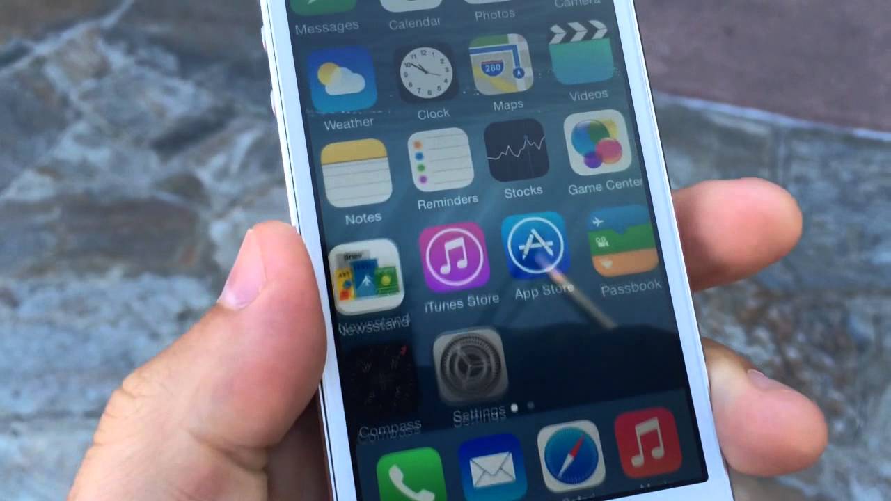 iOS 8 location aware Lock screen - YouTube