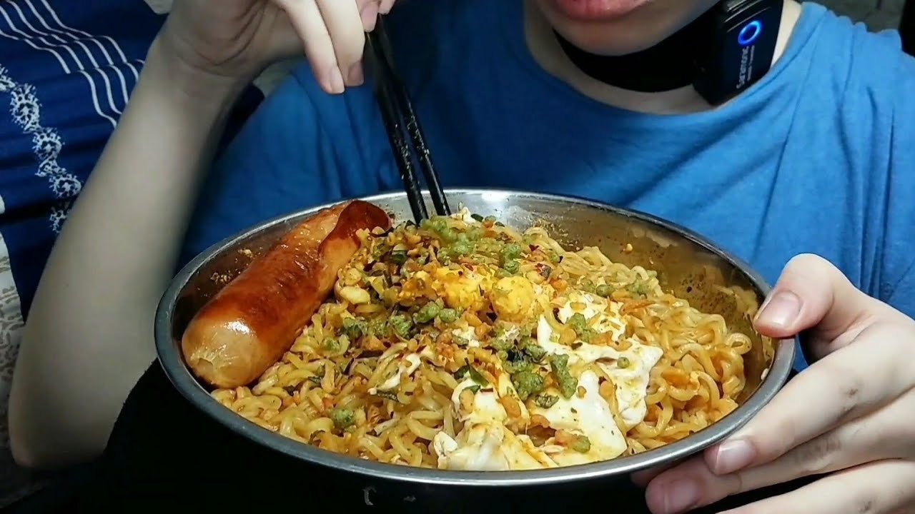 asmr mukbang mie sedaap ksc x indomie ayam geprek + sosis keju | yum 🇮🇩 ...