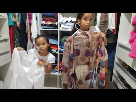 Provando roupas da mamãe