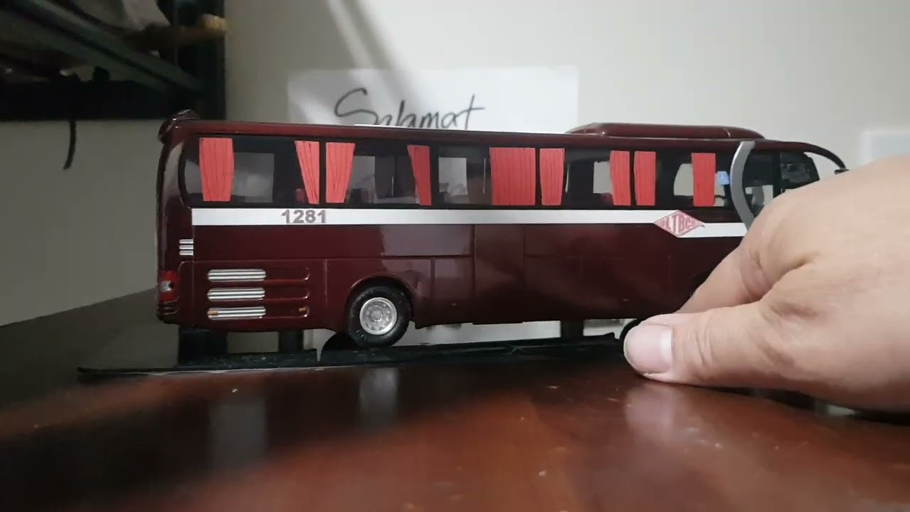 DLTB Co in Old BLTB Co livery. My Philippine bus miniature version 1:42 ...
