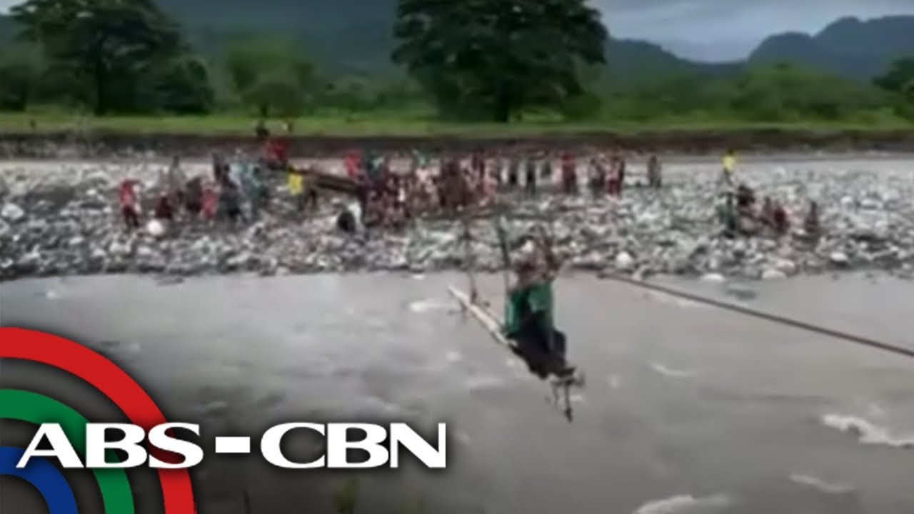 Improvised zip line ginamit para makapagbigay ng relief goods sa Occ ...