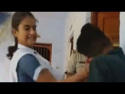 Girls slap and beat up eve teaser with sandal in Uttar Pradesh