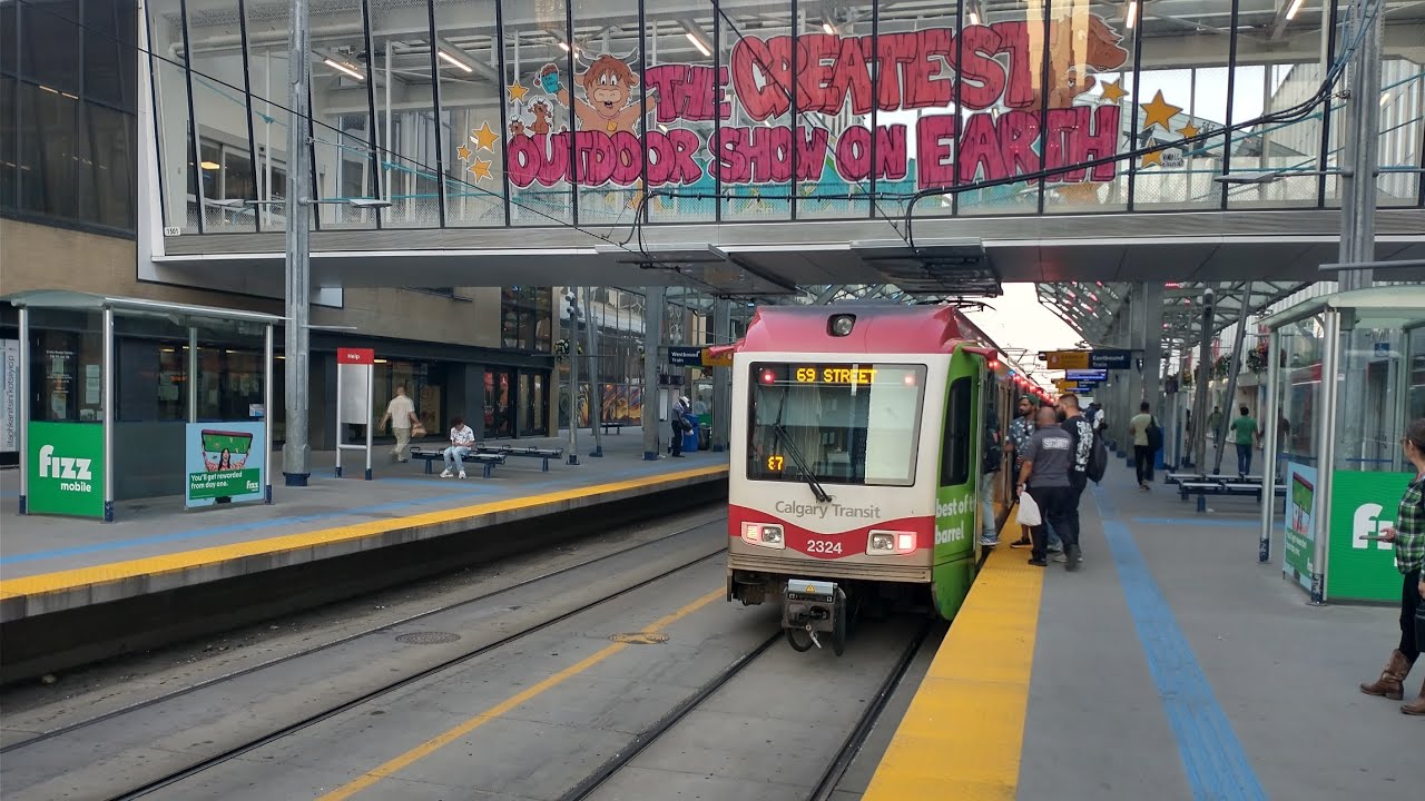 CALGARY CTRAIN: City Hall/Bow Valley College LRT Station (full station ...