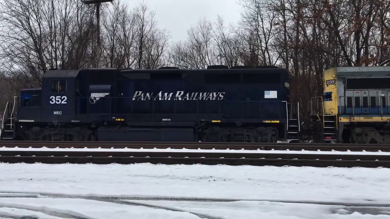 HD [MEC] B40-8 5933 & [MEC] GP40 352 Leads Lite power on 2-13-2020 at ...