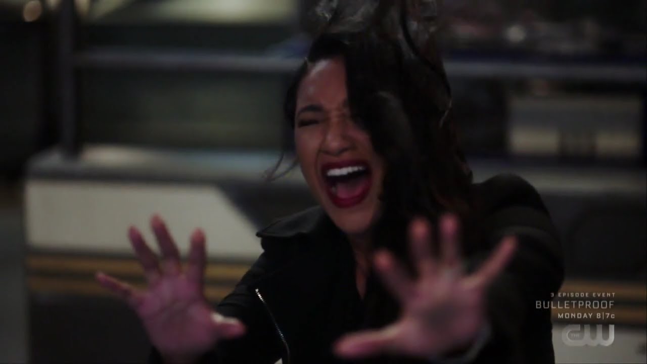 Iris trying to stay in the mirror verse/ the flash season 7 episode 2 ...