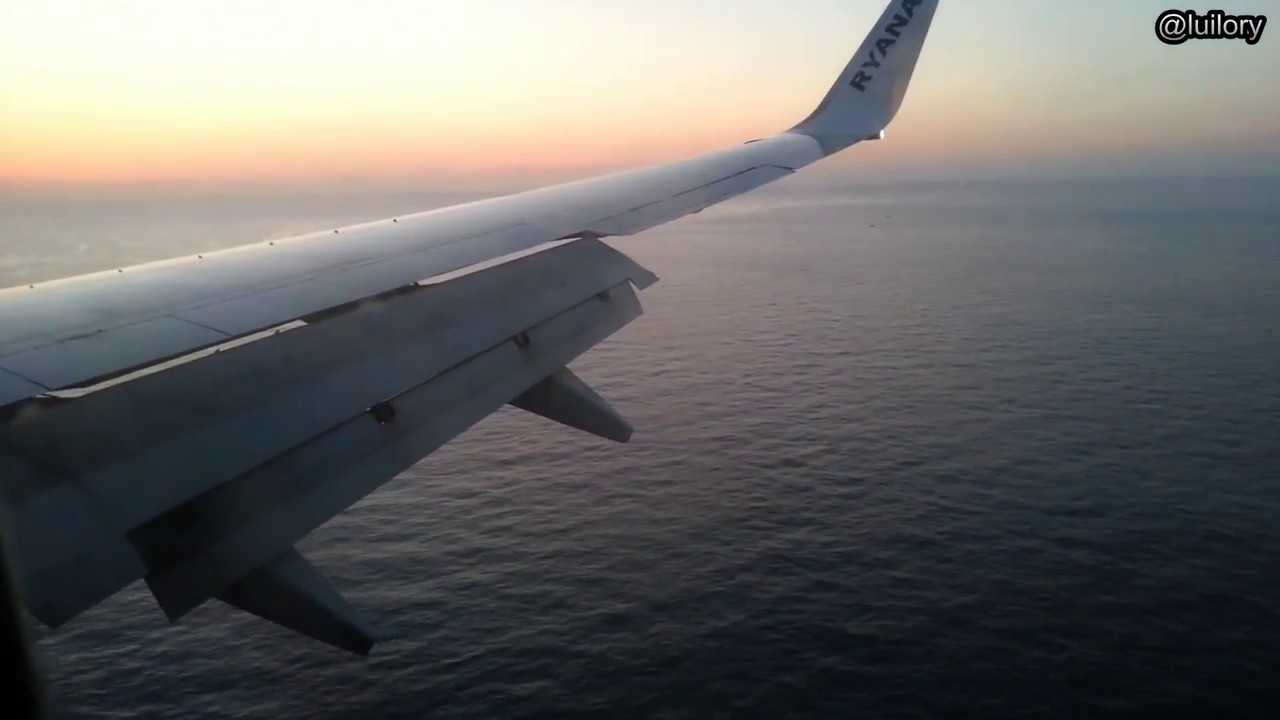 [WING VIEW] Ryanair Boeing 737 - Wonderful SUNSET Landing At Palermo ...
