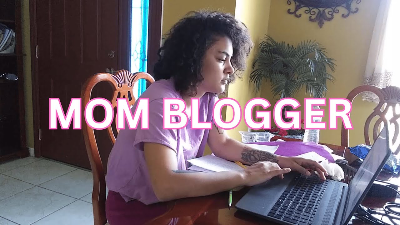 Mom blogger working on her niche website (SURPRISE NEWS) - YouTube