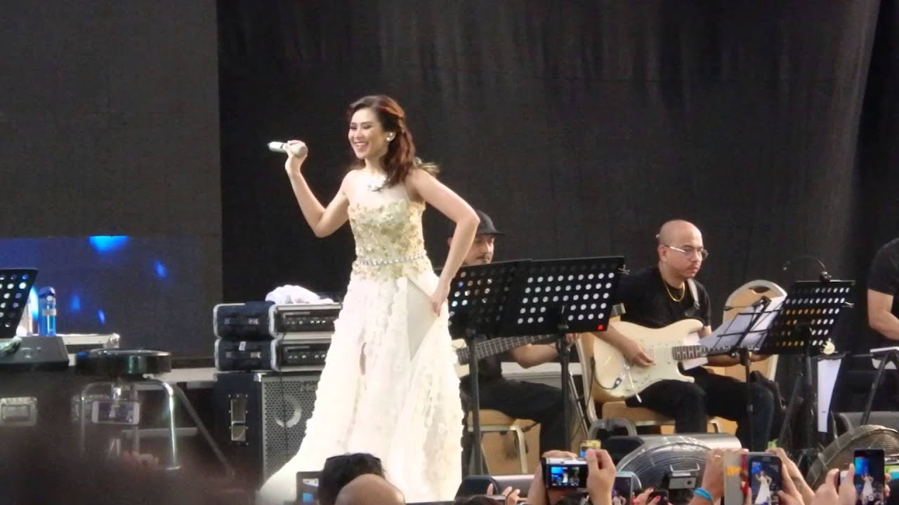 Sarah Geronimo Perfect 10 Singapore Concert - Let It Go - YouTube