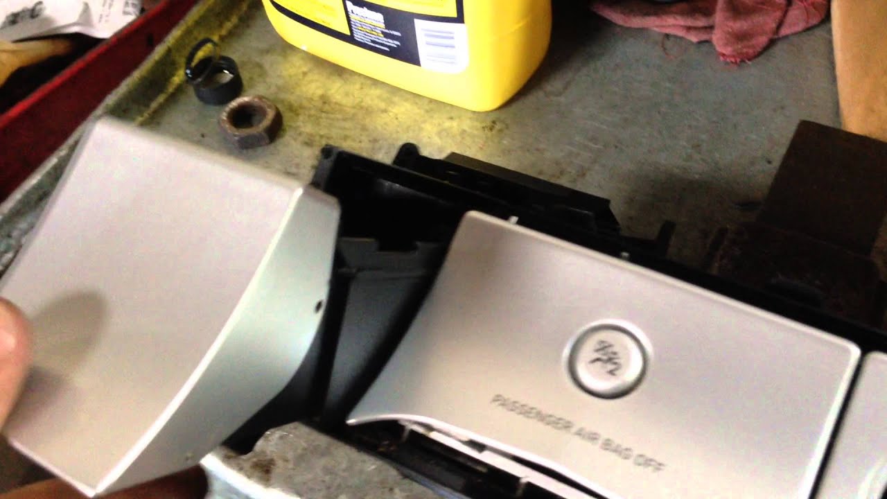 My ashtray fix for Chrysler Crossfire - YouTube