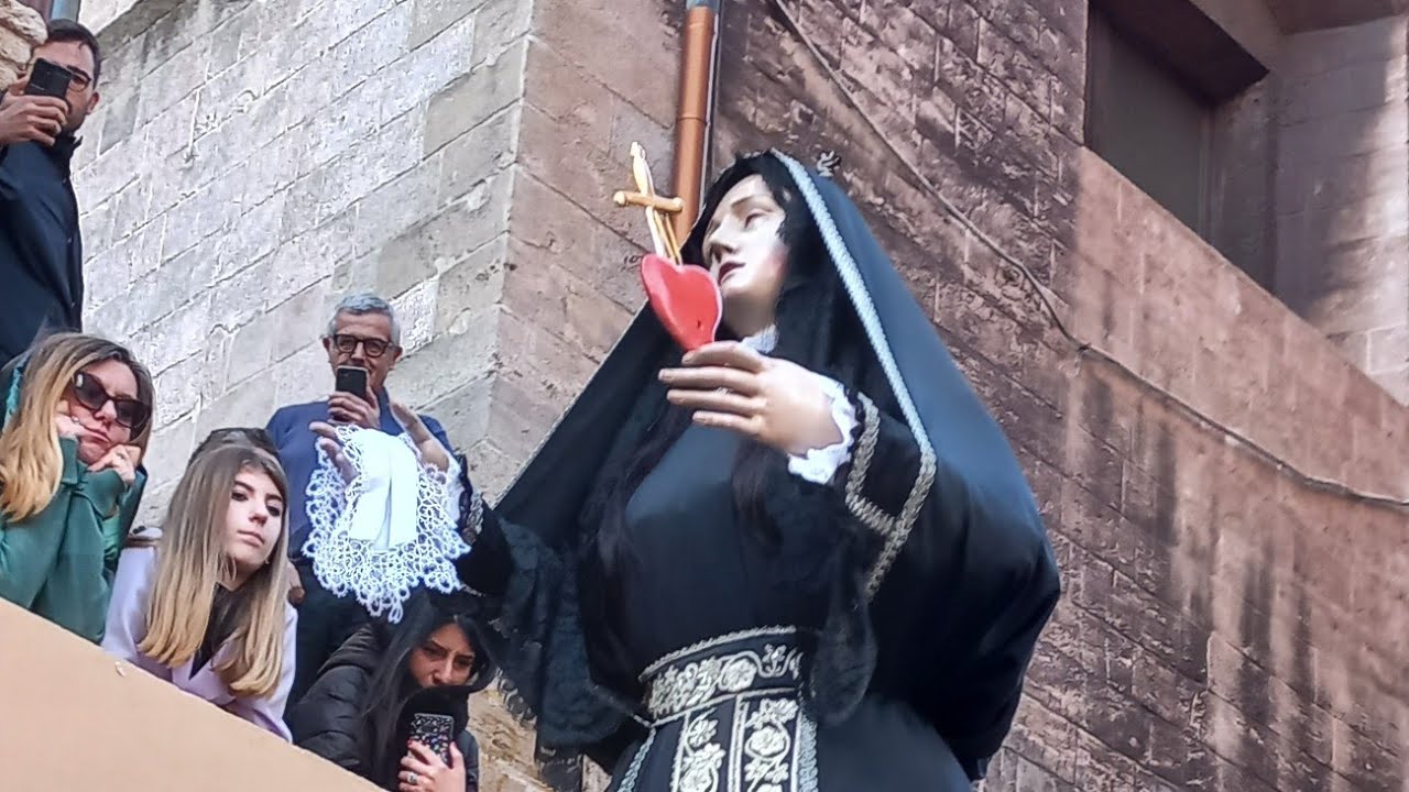 SETTIMANA SANTA A TARANTO 2024 processione Dell'Addolorata rientra la ...