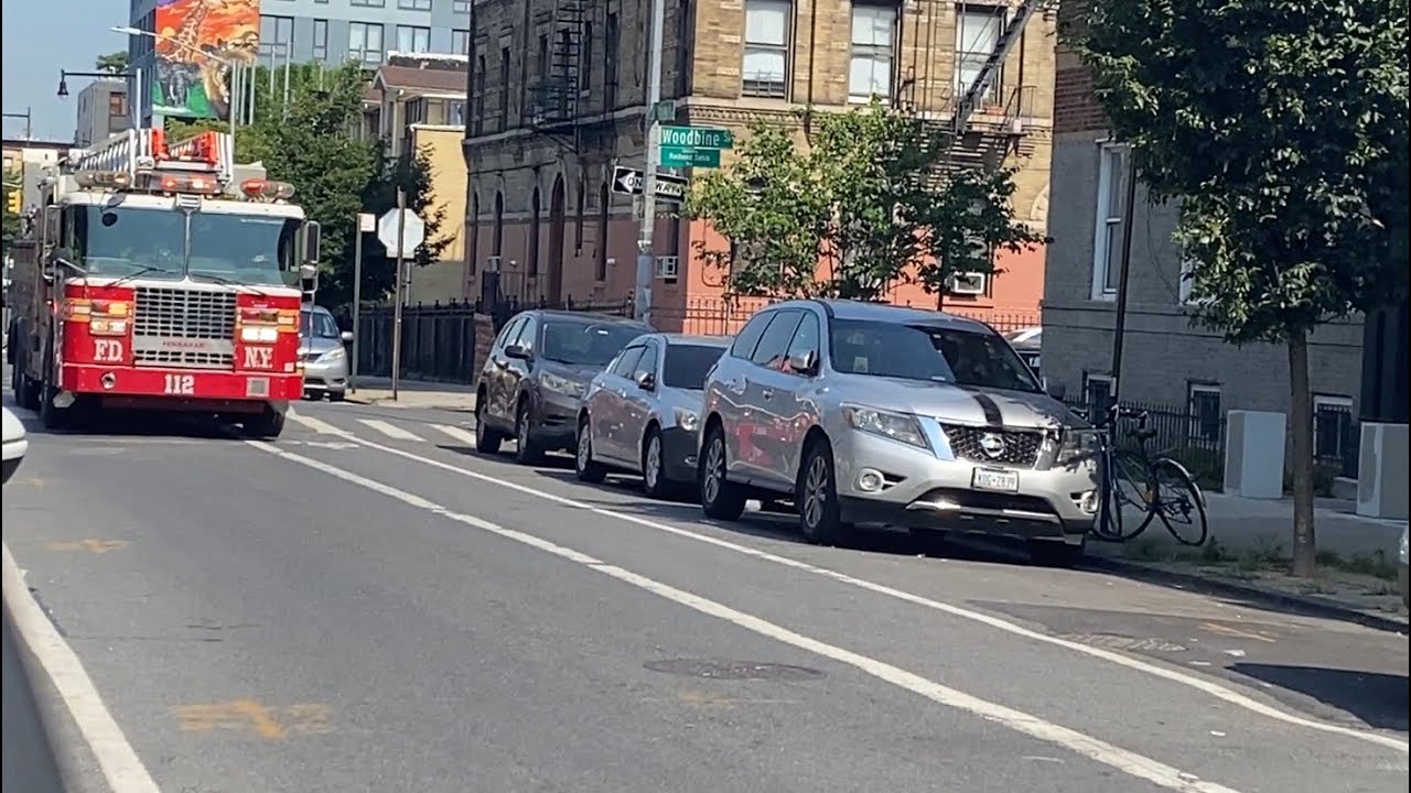 (First Ferrara Spare!) FDNY Ladder 112 (Spare) Responding Down Irving ...