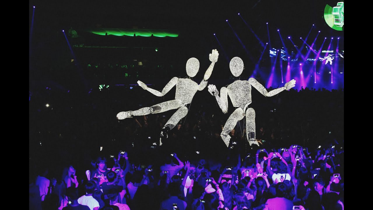 Amazing Giant of light Puppets inspire around the World share the Light ...