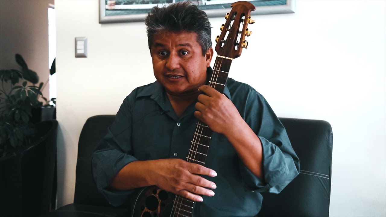 ¡JAVIER ROJAS, UN GRANDIOSO GUITARRISTA REPRESENTANDO A CHAPINGO! - YouTube