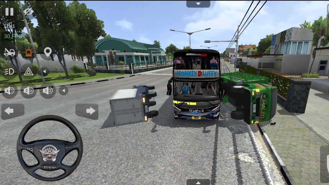 bus telolet basuri oleng tabrak 2 mobil sekaligus #bus #basuri - YouTube