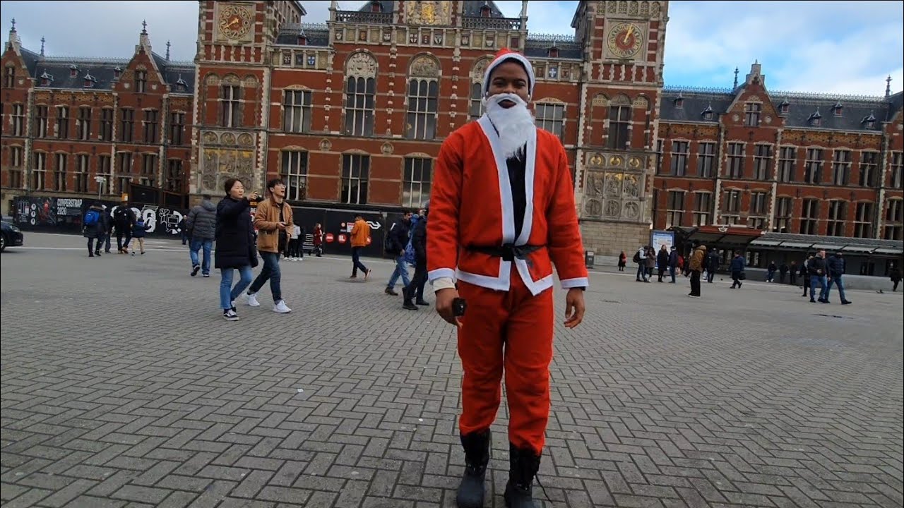 SANTA IN AMSTERDAM | ARE YOU A GOOD BOY? - YouTube