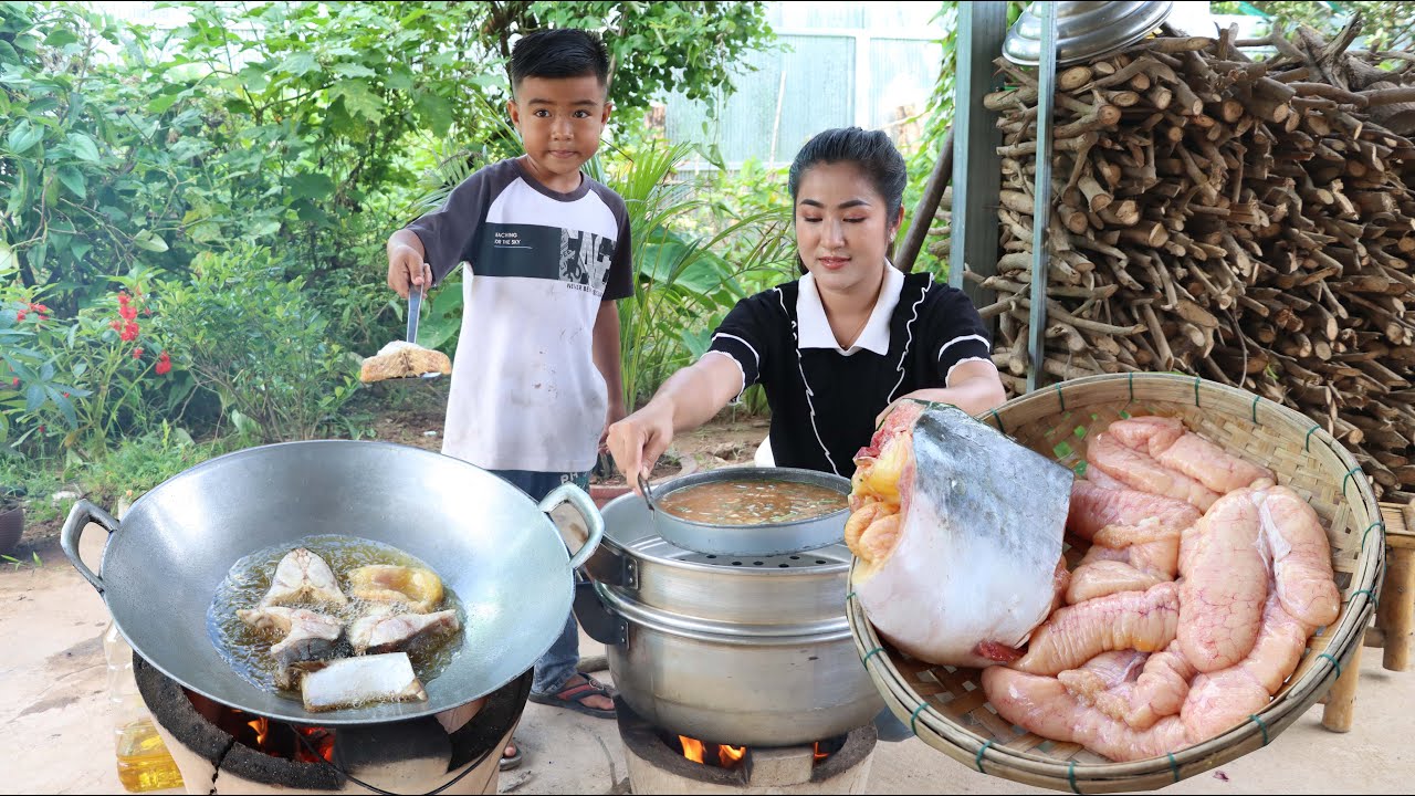 Seyhak learn new lesson from mommy / Yummy fish eggs and fish recipes / Mommy and son cooking ...