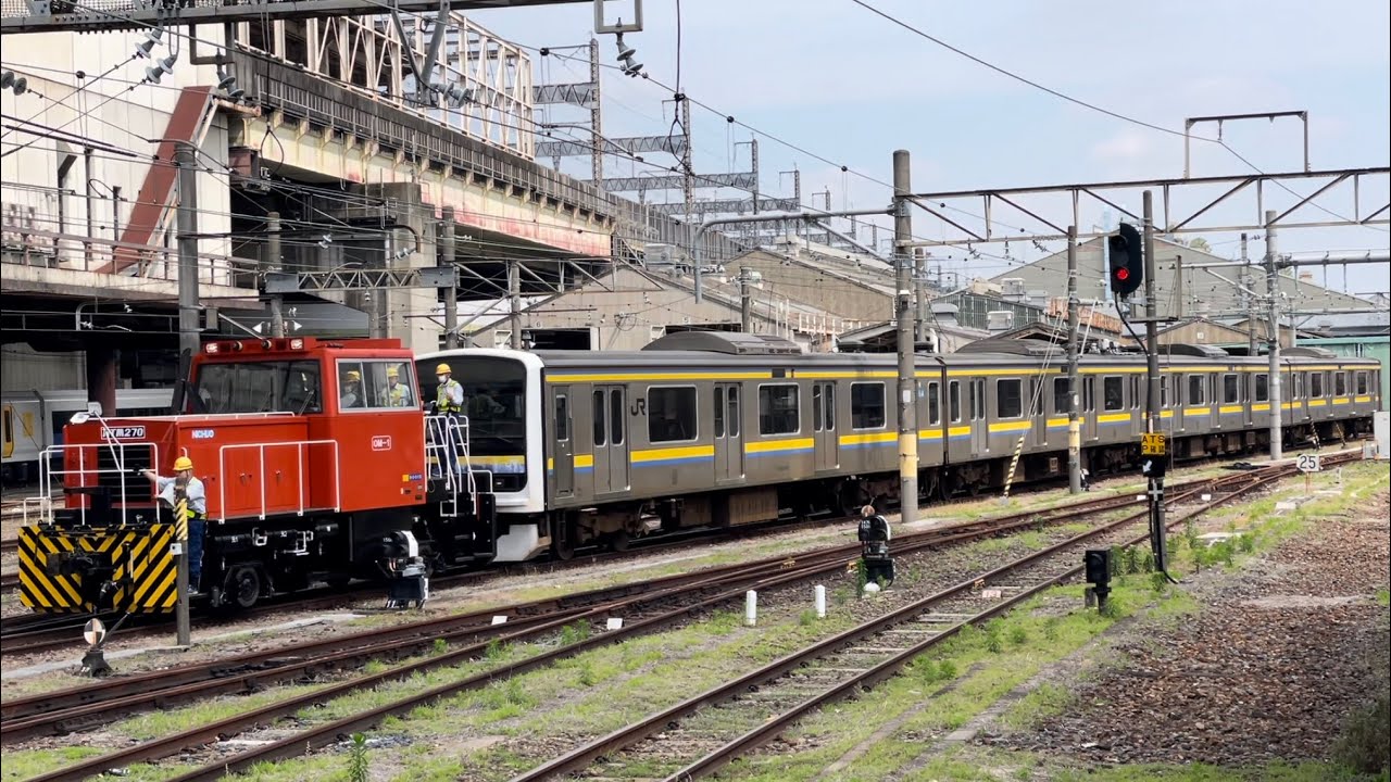 【209系C448編成4両 OM入場（車体保全）】HTM270形OM-1号機＋JR東日本209系2100番台ﾏﾘC448編成が入換の為OM構内を移動するシーン（2024.6.12.9:24 ...