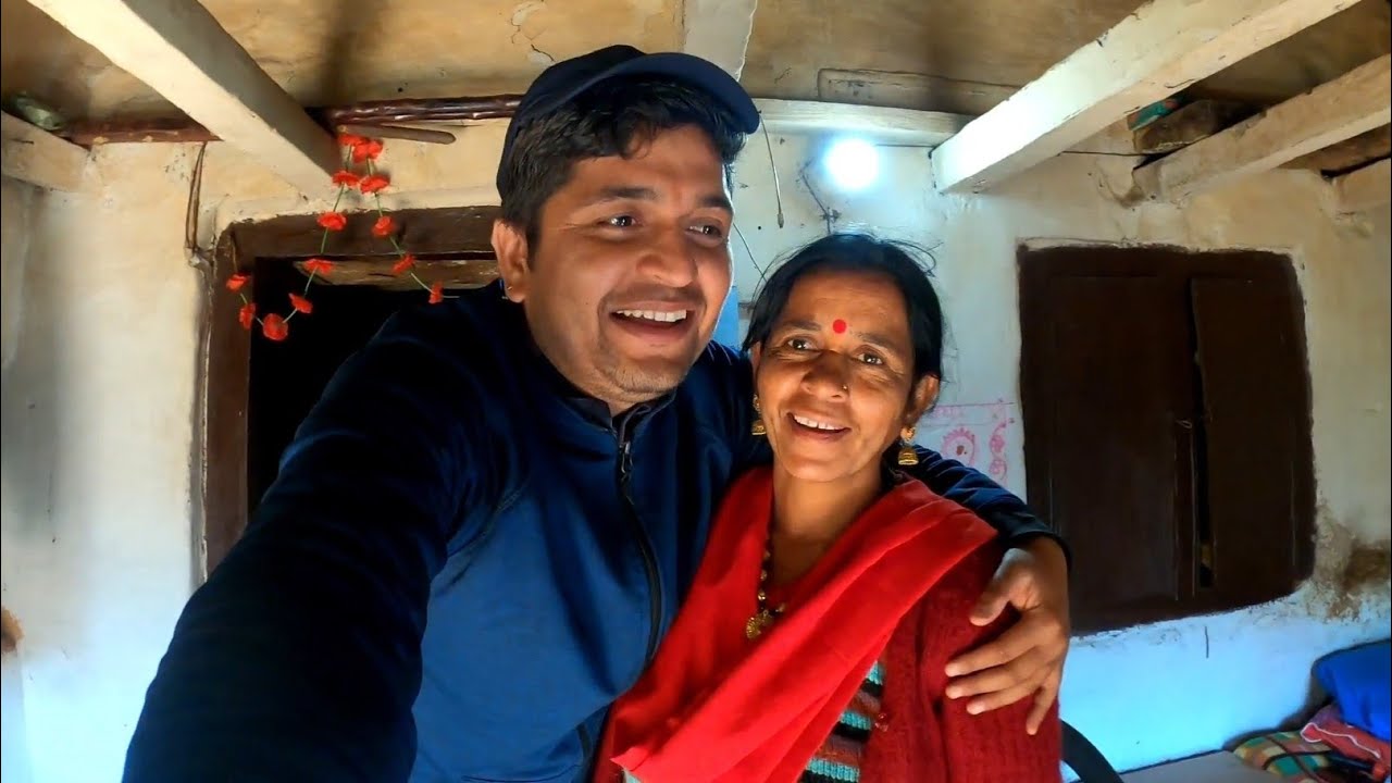 Yeee मम्मी आगयी !! अम्मा का रिएक्शन !! Pahadi Lifestyle Vlogs !! Pawan ...