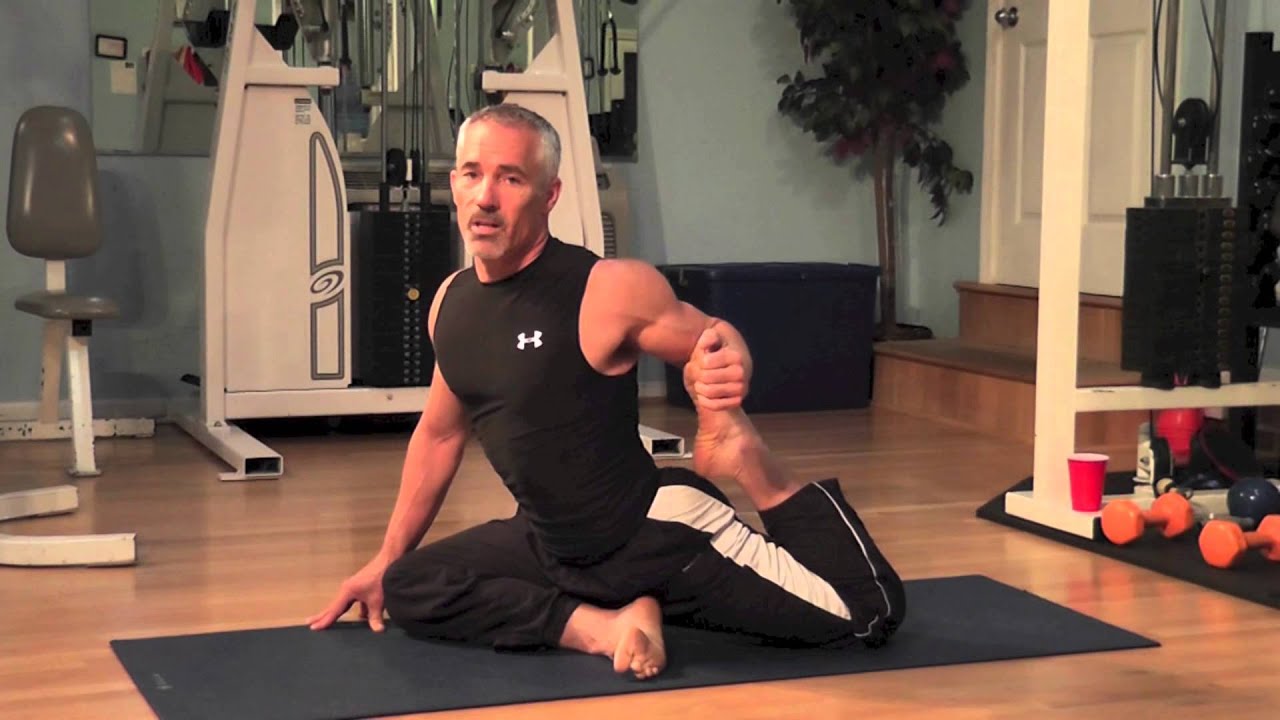 Brett Ray Boot Camp Joint Mobility IT Band Stretch - YouTube