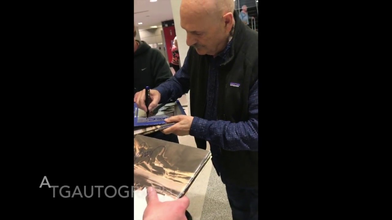 MIKE PINDER of The Moody Blues signing autographs in April, 2018 - YouTube