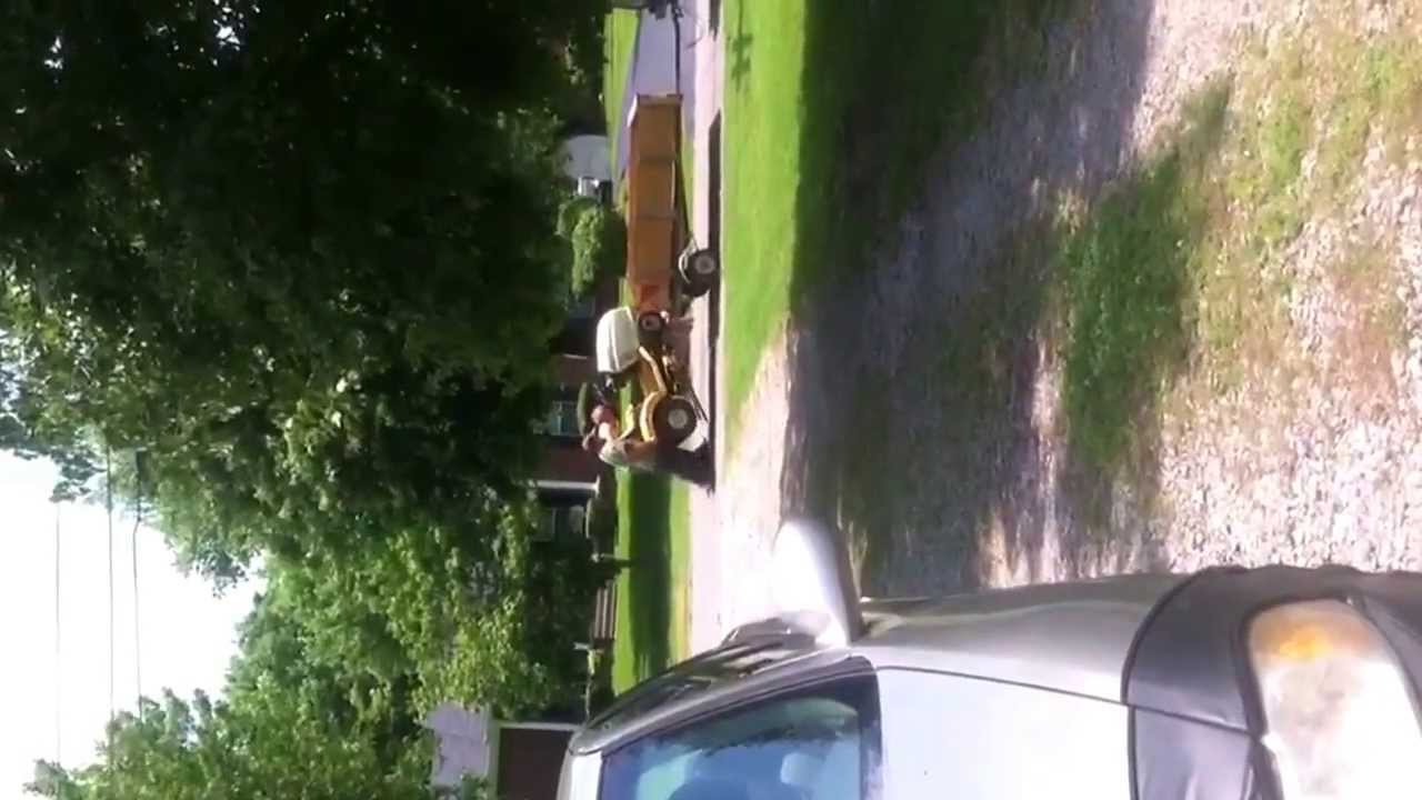 Redneck way to load a trailer! - YouTube
