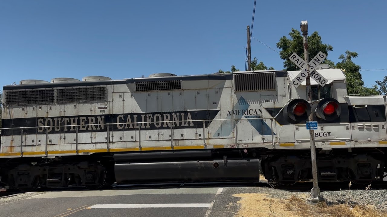BUGX 2000 CCT Lodi Flyer Local East - N. Cherryland Avenue Railroad Crossing, Stockton CA - YouTube