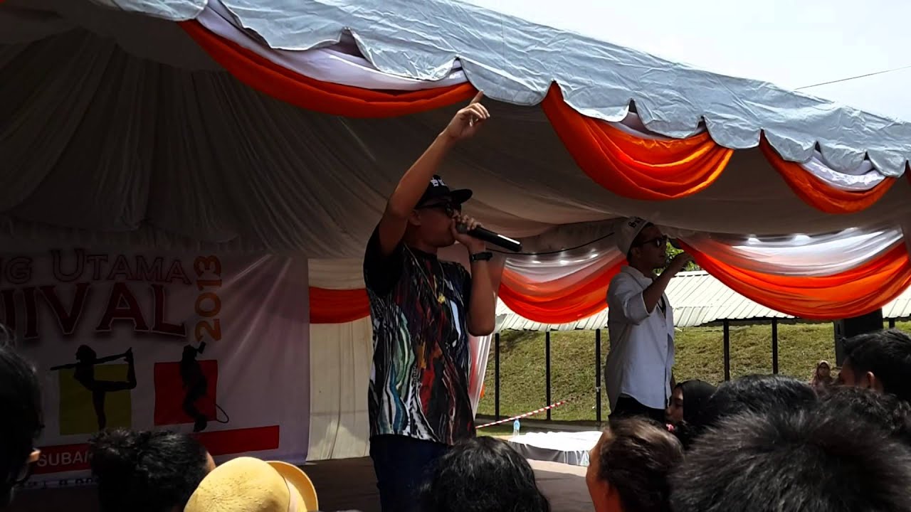 Joe Flizzow and Sona One performing at SMKSU CARNIVAL DAY 20130921 ...