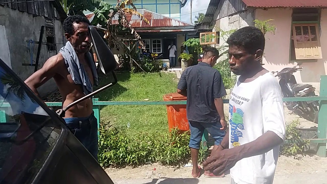 Goyang putar-putar di kampung pisang, dobo. - YouTube