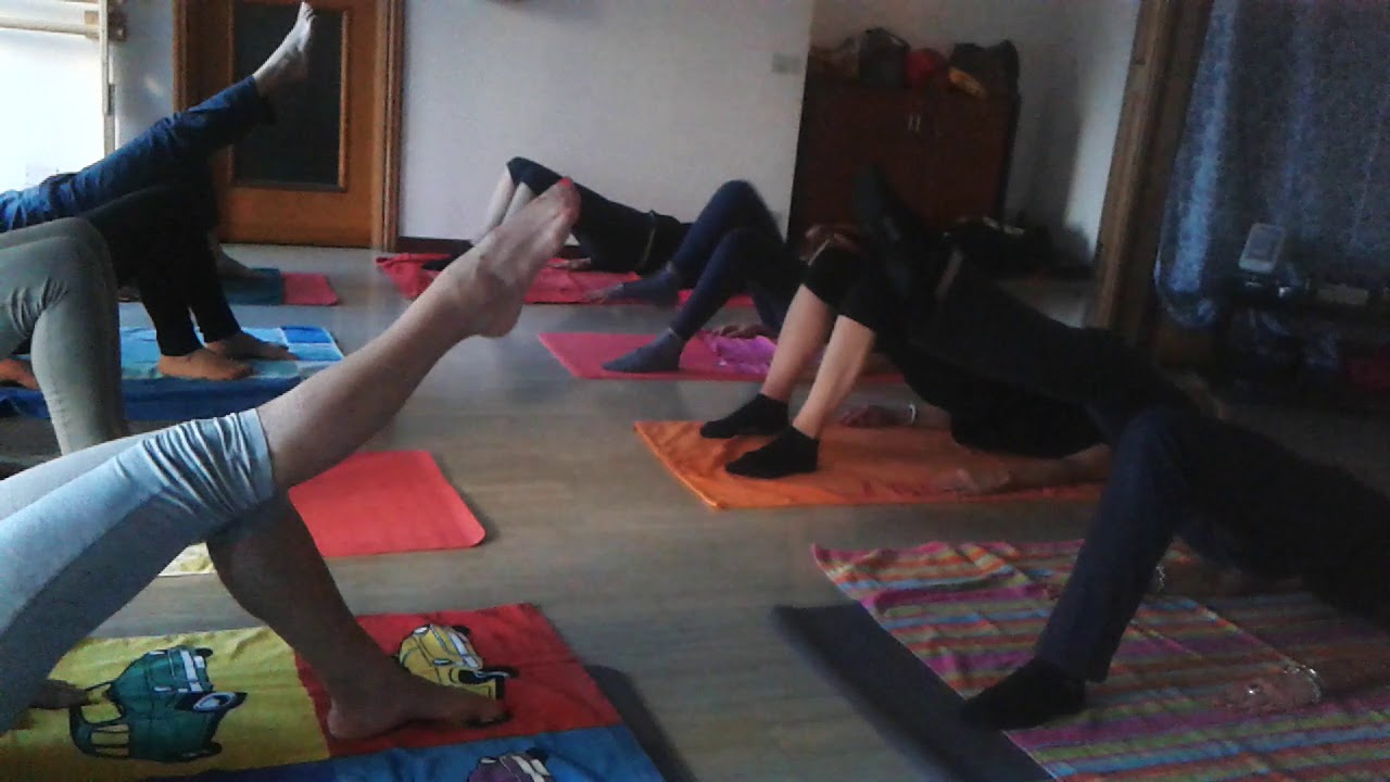 PILATES WORKOUT - SHOULDER BRIDGE - YouTube