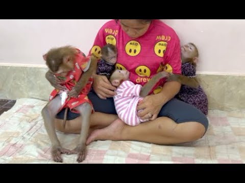 Poooor Sister Sovanny Sit Hugging Mom Very Sad & Lonely While Mom Not ...