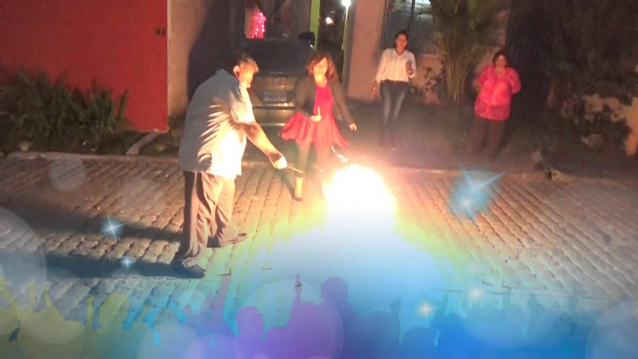 Cohetes Volcanes Estrellitas etc. Chinchilla's family de Guate. - YouTube