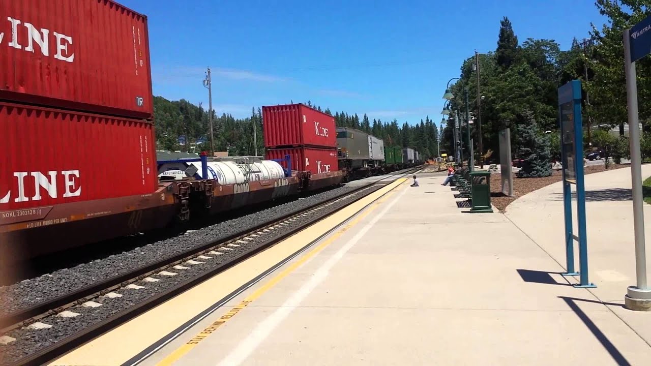 Up 2542 ZG2OA is going through colfax - YouTube