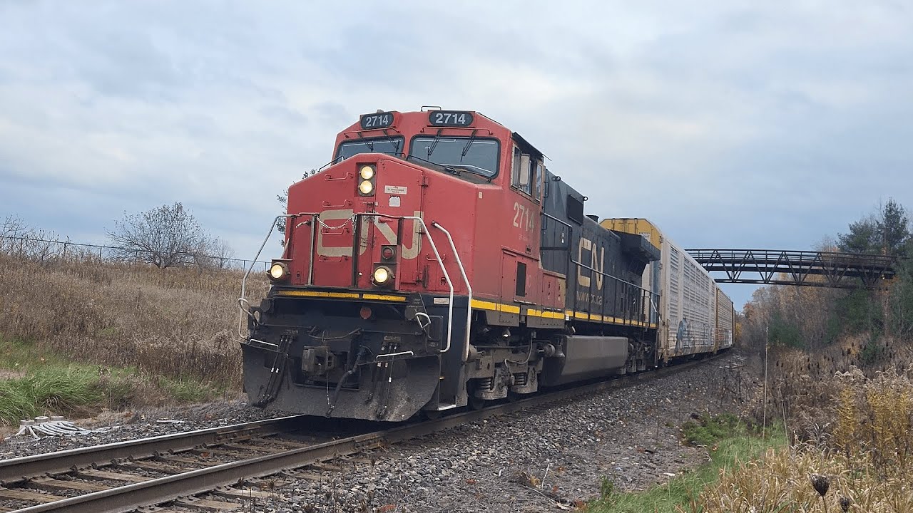 Solo Dash9! CN X276 - IC 2714E at Scotch Block - October 31, 2024 - YouTube