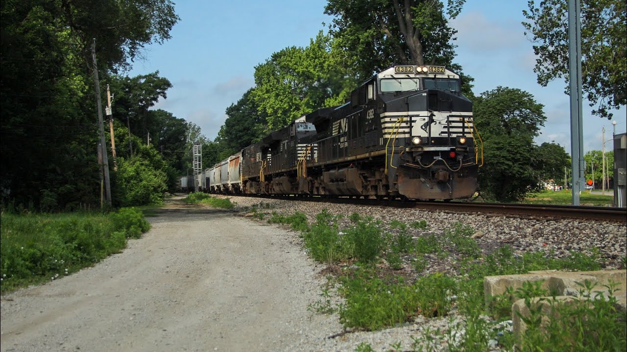 3 Morning Trains On Springfield’s North Side - YouTube