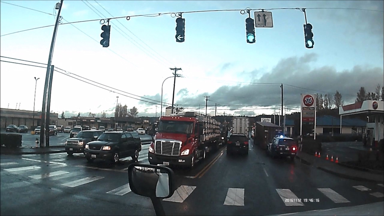Trailer loses its axles in Tacoma - YouTube