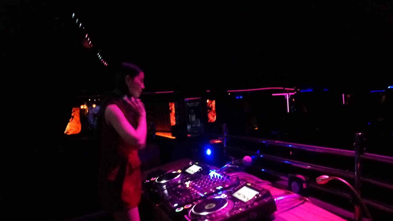 DJ OLIVE AT ILLIGALS JAKARTA - YouTube