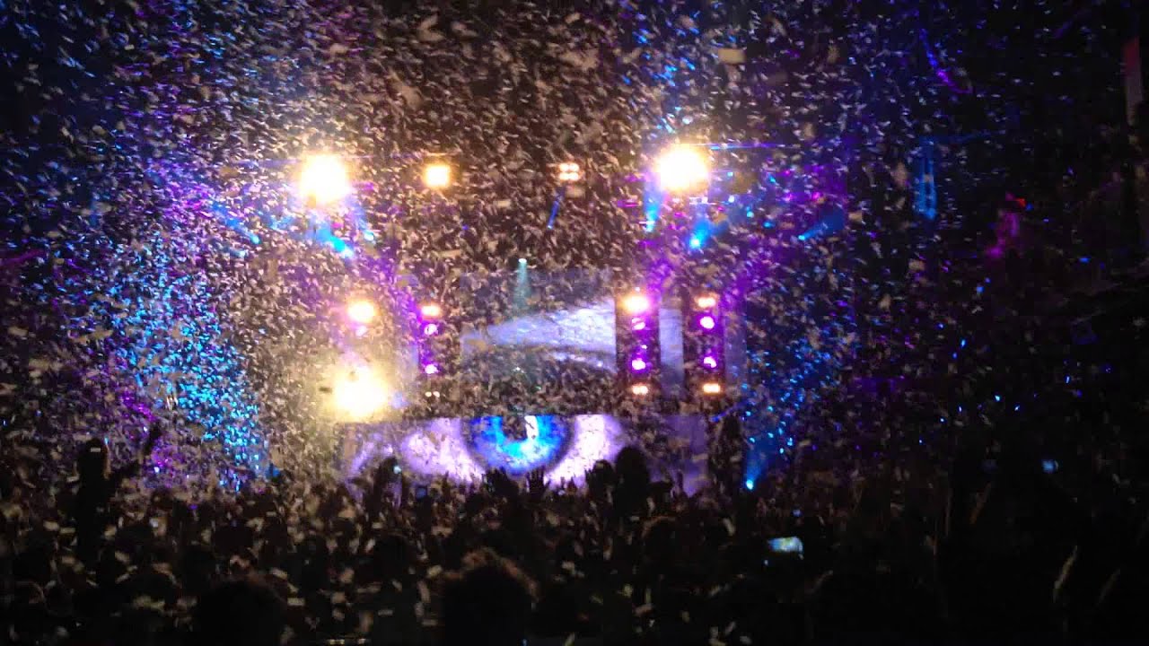 Alesso - House of Blues - Ending it in style 11/20 Uprising tour - YouTube