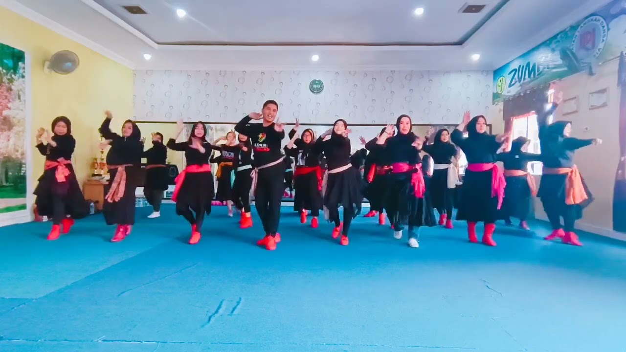 Papaya Line Dance / Choreo by Jun Andrizal (INA) / Demo by Sanggar Ana ...