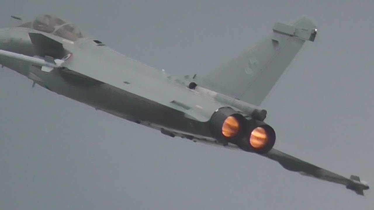 DASSAULT RAFALE SOLO DISPLAY - SPECTACULAR DEMONSTRATION! - YouTube